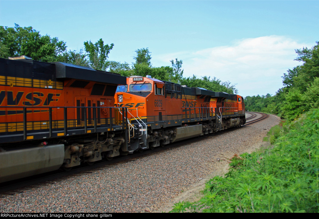 BNSF 7608 Rips a EB z train toward La Plata Mo.